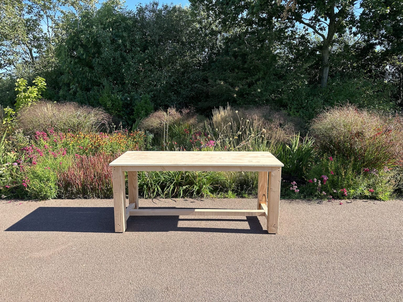 Douglashout tuintafel Dyon met dwarsbalken kopen? Bestel nu [20%]