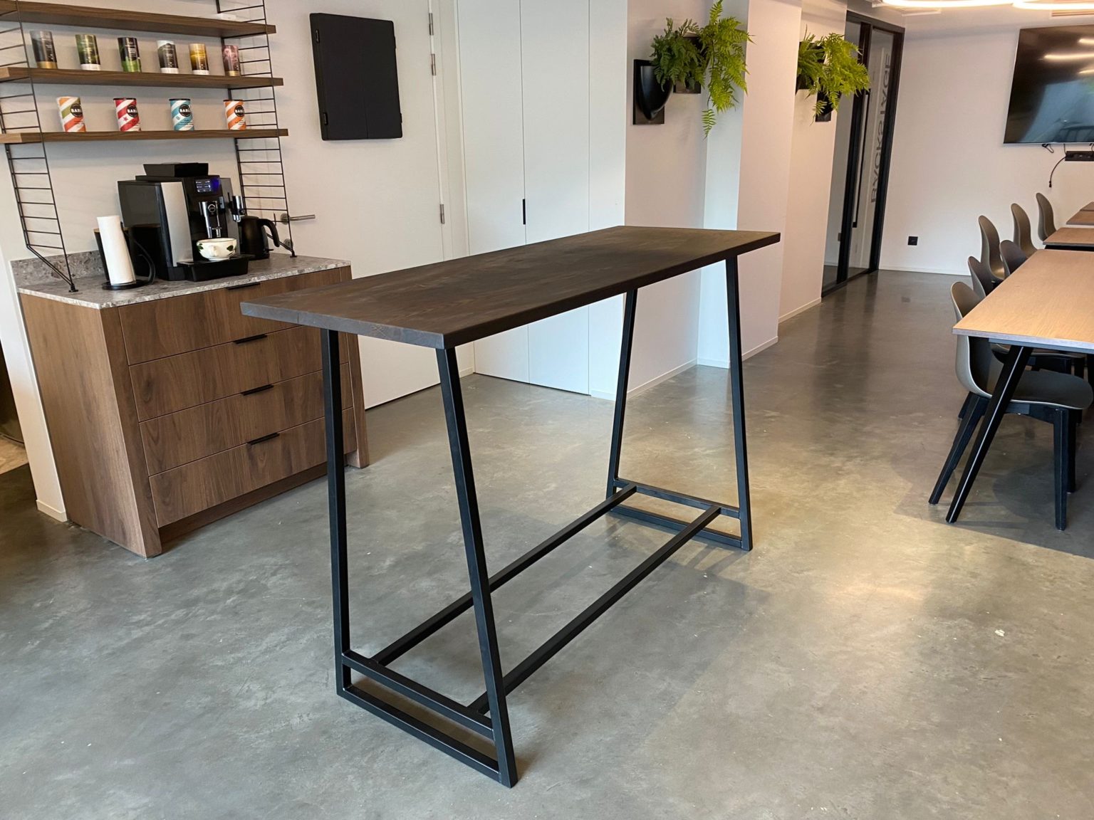 Eikenhouten statafel Clara met stalen frame kopen? Bestel nu [20%]