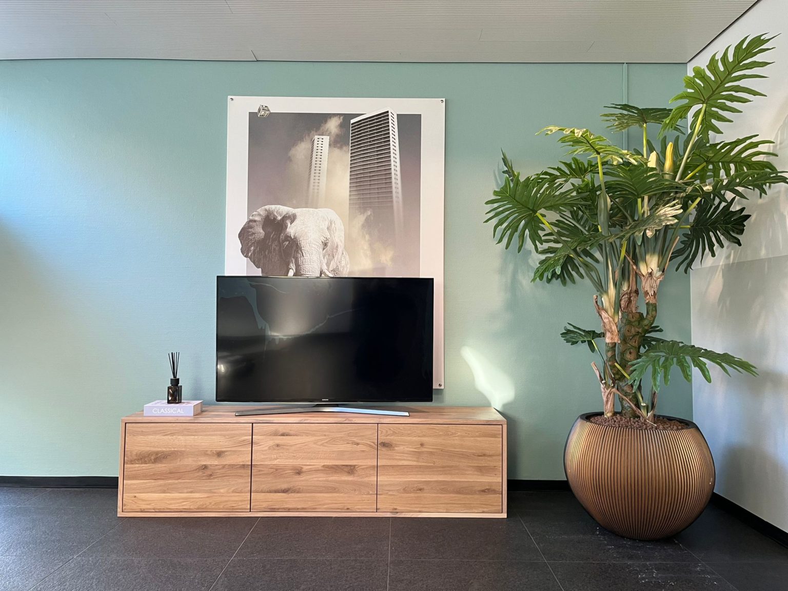 Eiken TV meubel Nina met lades of deuren kopen? Bestel nu [20%]
